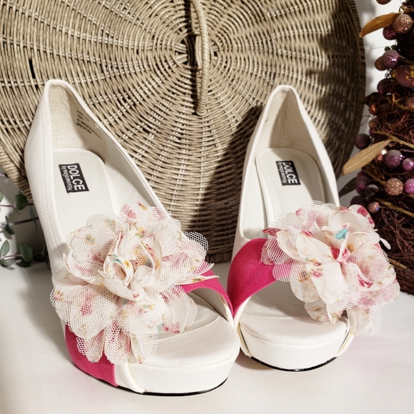 Dolce by Mojo Moxy | Shoes | Dolce By Mojo Moxy Poppy Womans White Heel Pumps | Poshmark